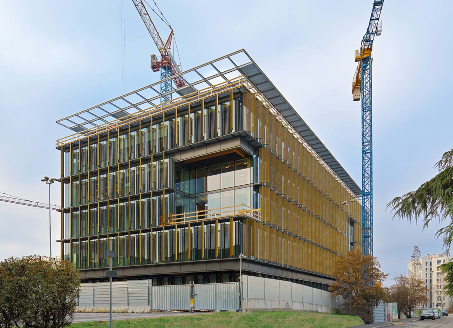 Struttura in legno lamellare e facciate del nuovo headquarter Zucchetti ...